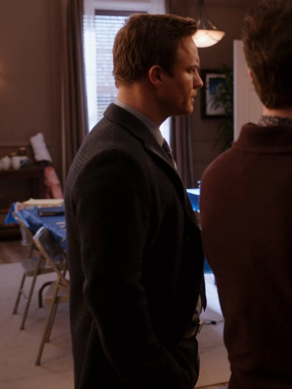 Ginny & Georgia Blazer | Scott Porter Black Blazer