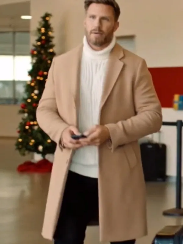 Mom’s Christmas Boyfriend 2023 Anthony Bewlz Beige Coat - Jacket Hub