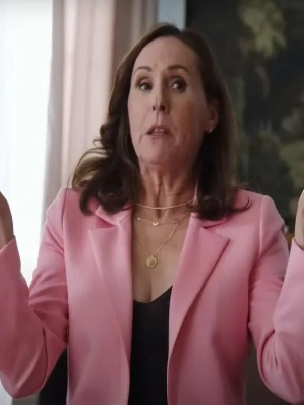 Only Murders in the Building S04 Molly Shannon Pink Blazer