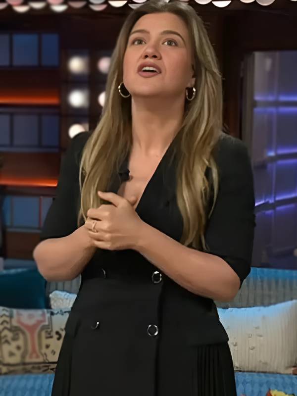 The Kelly Clarkson Show Kelly Clarkson Black Pleated Blazer