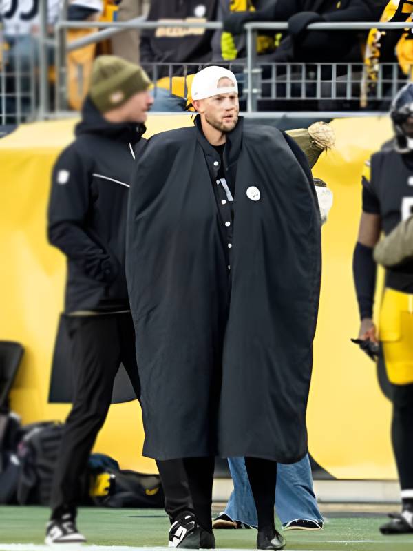 Pittsburgh Steelers Cape Coat - Black